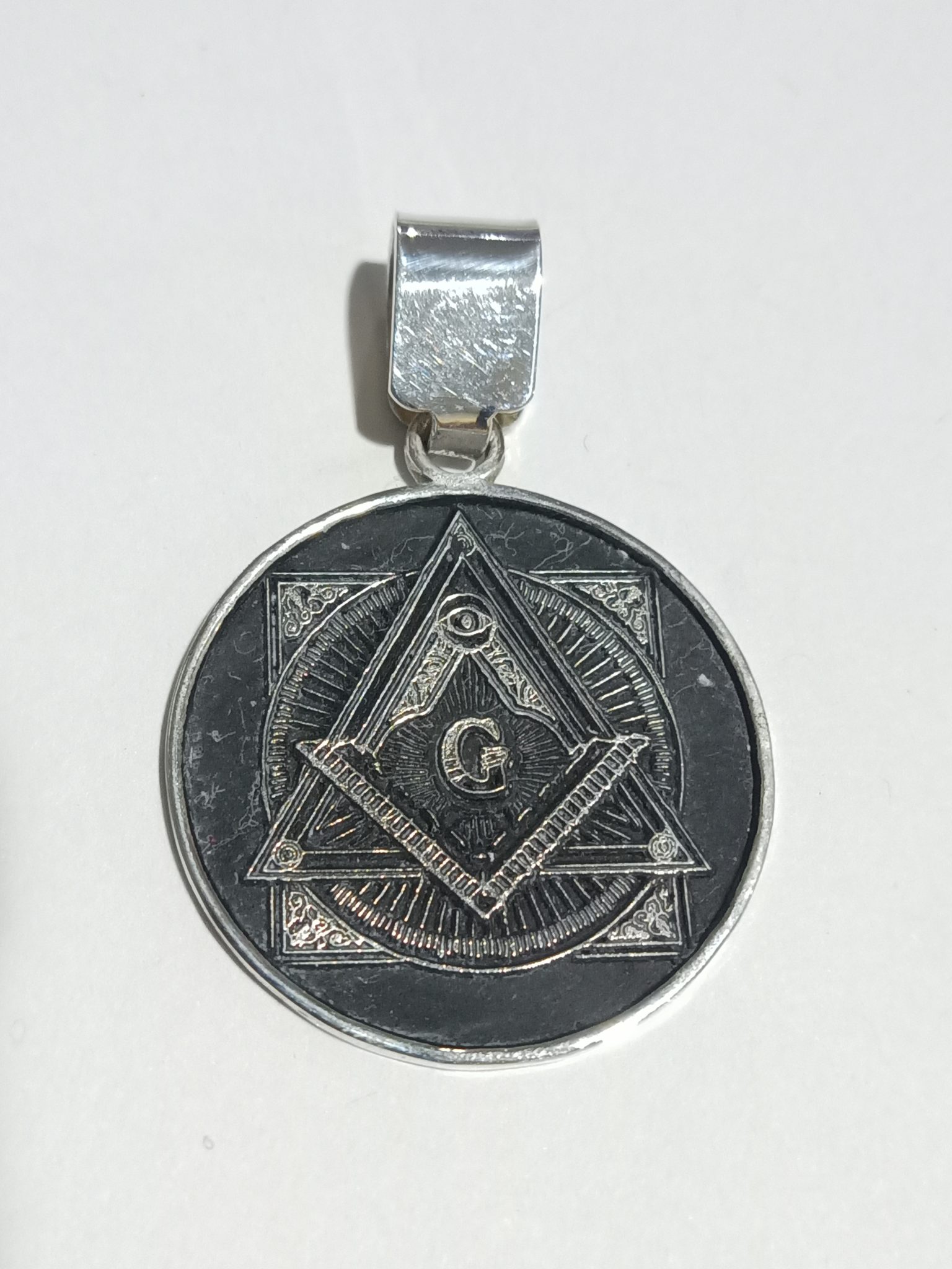 SIMBOLO MASONICO 8 MMS PLATA - Joyería Esotérica